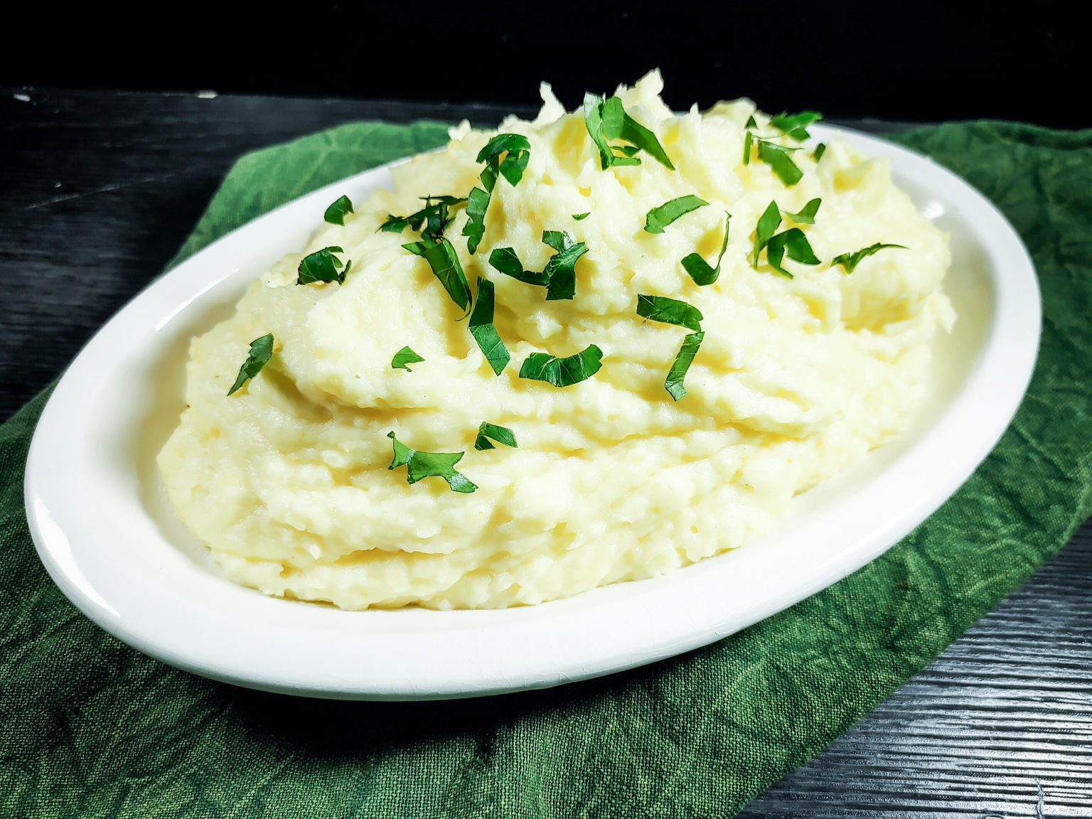Simple Creamy Garlic Mashed Potatoes - U Keep Cooking