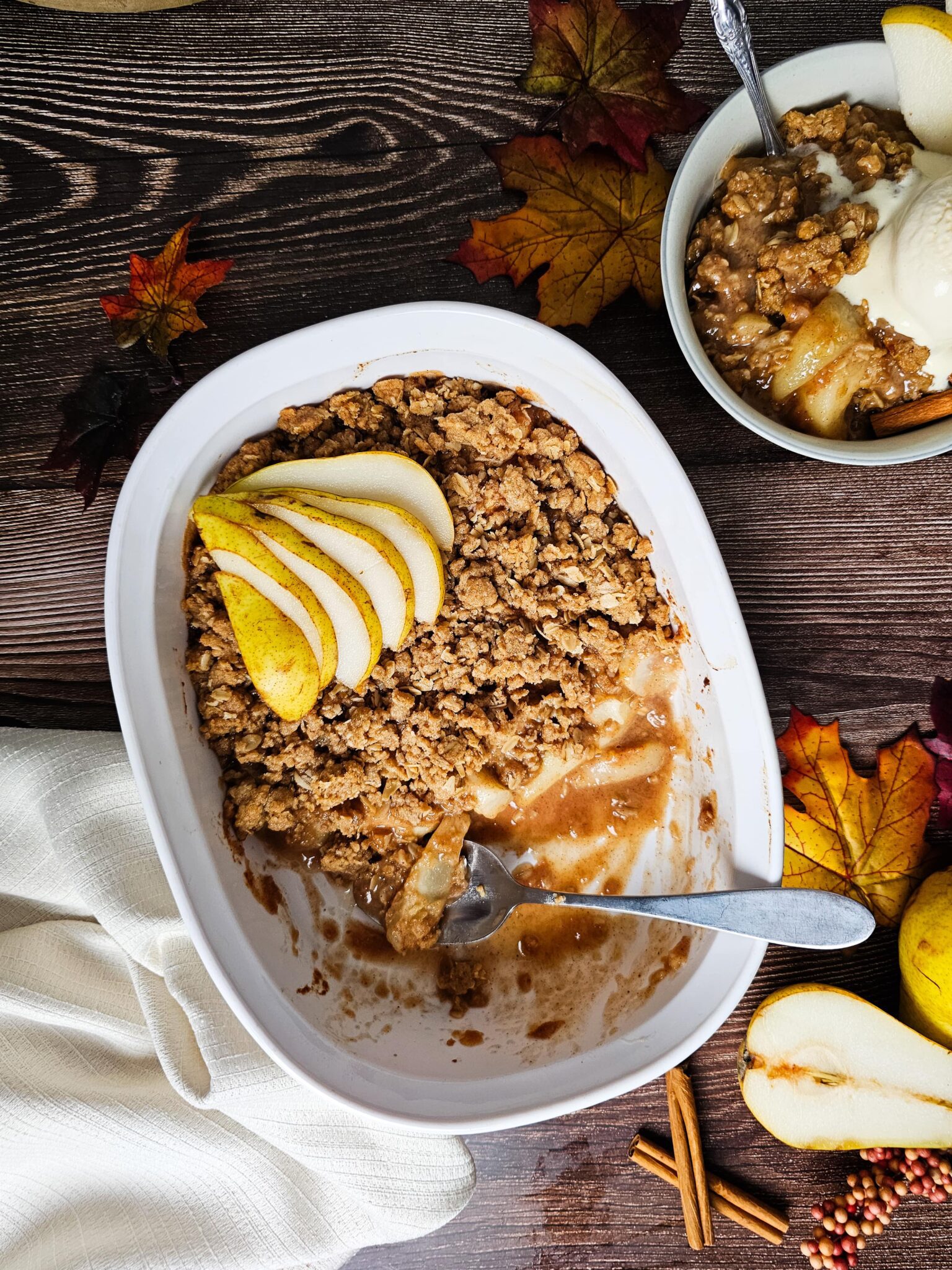 Warm Cinnamon Pear Crisp (Easy Fall Dessert Recipe) - U Keep Cooking